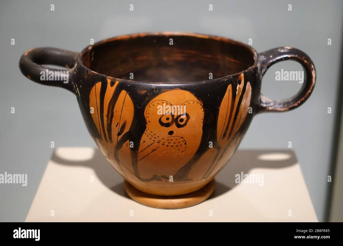 Skyphos hi-res stock photography and images - Alamy