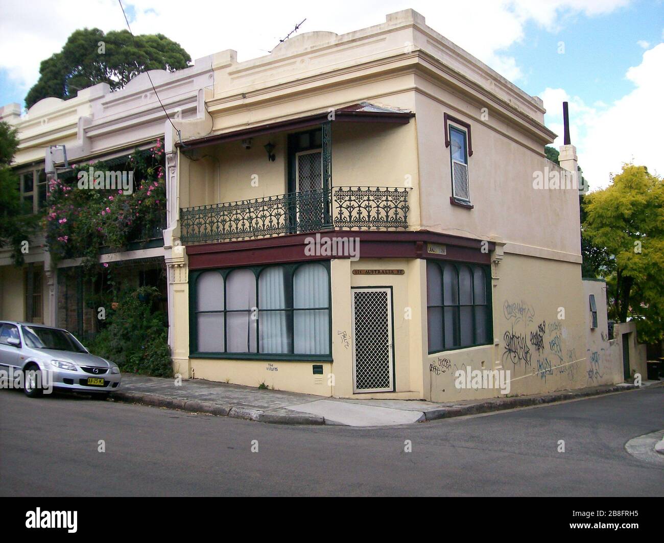 Victorian corner shop hi-res stock photography and images - Alamy
