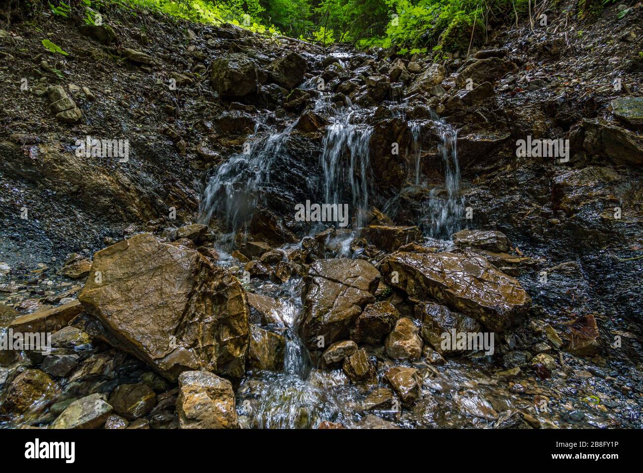 Beautiful streams and small waterfalls on the Eibsee at the Zugspitze ...
