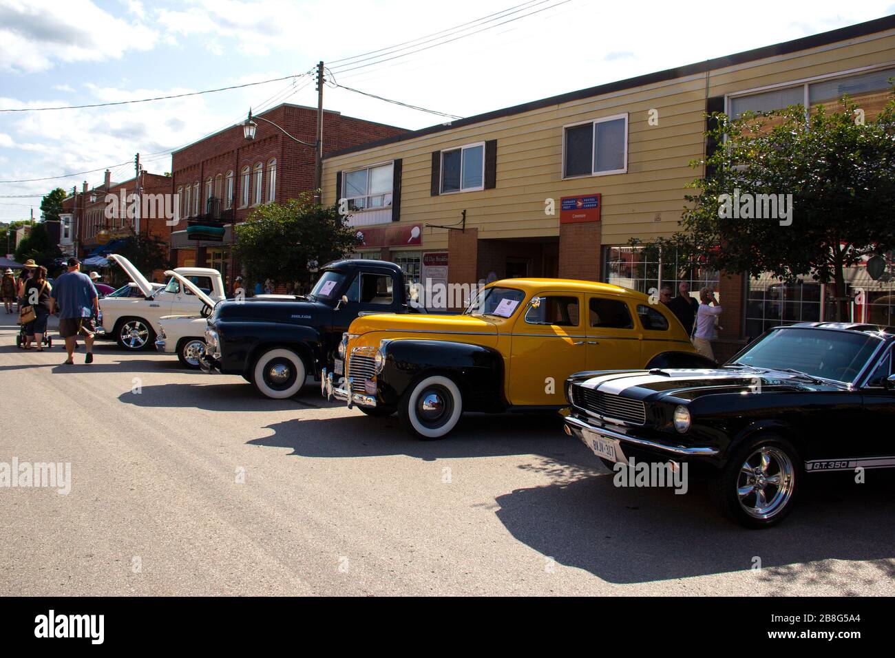 Small town vintage car show Stock Photo - Alamy