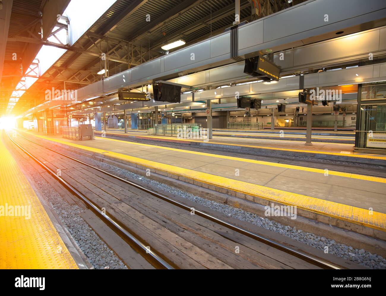 Railroad passenger terminal tracks hi-res stock photography and images ...