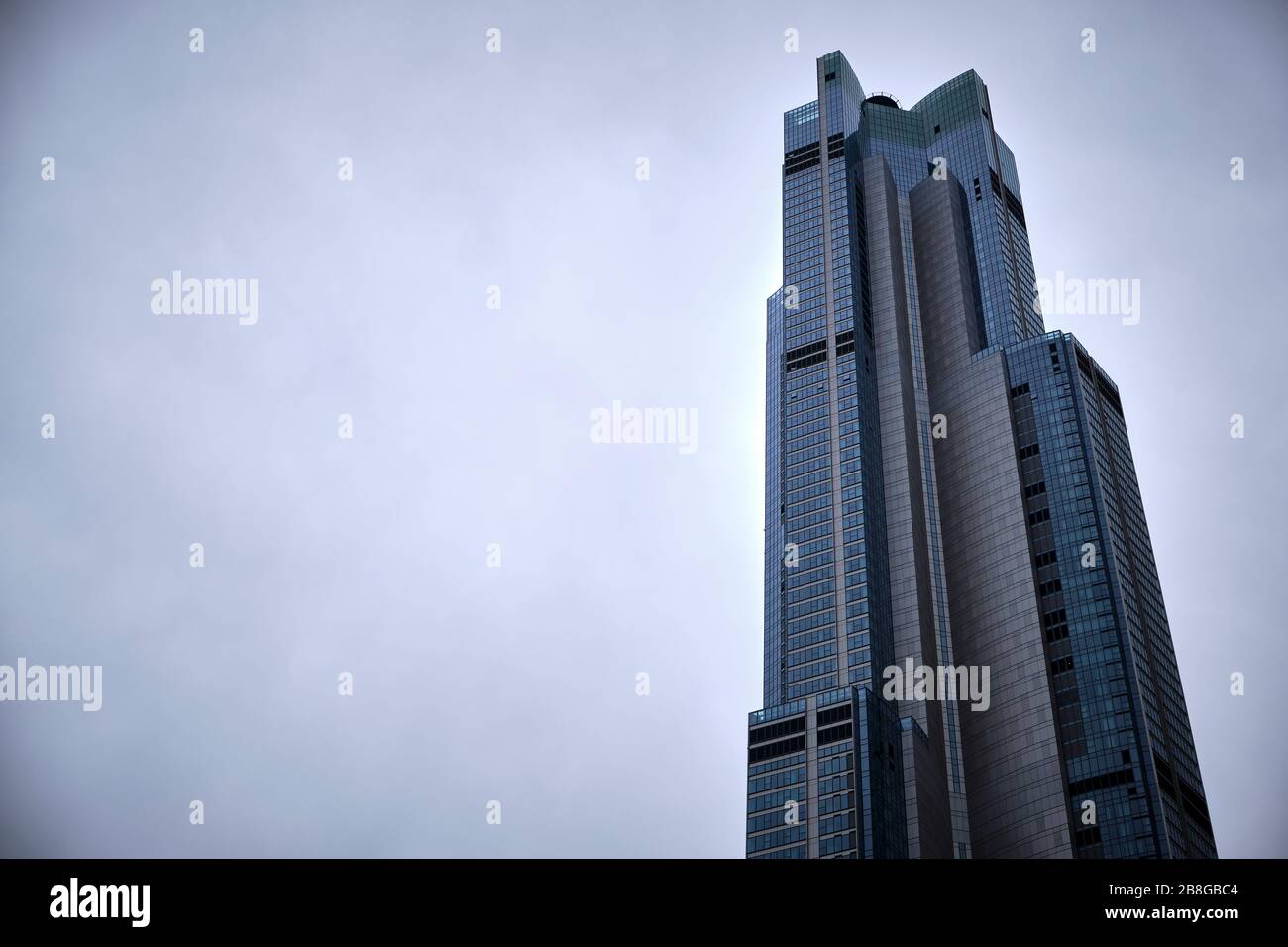 Modern urban building facade hi-res stock photography and images - Alamy
