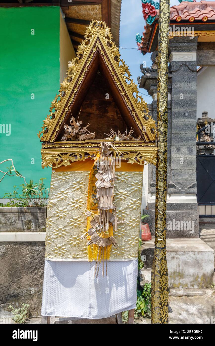 The temporary triangle hi-res stock photography and images - Alamy