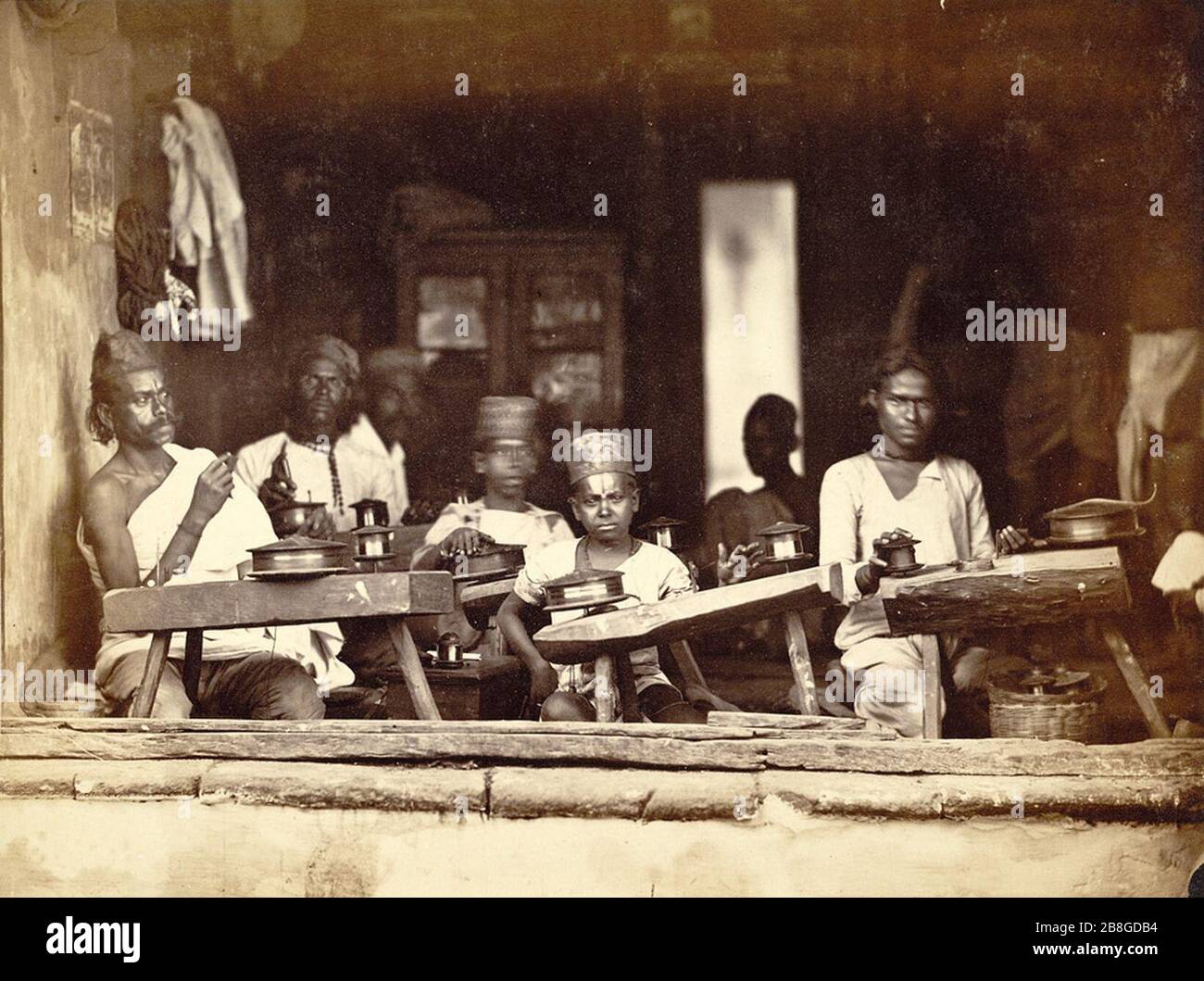 Silver wire hi-res stock photography and images - Alamy