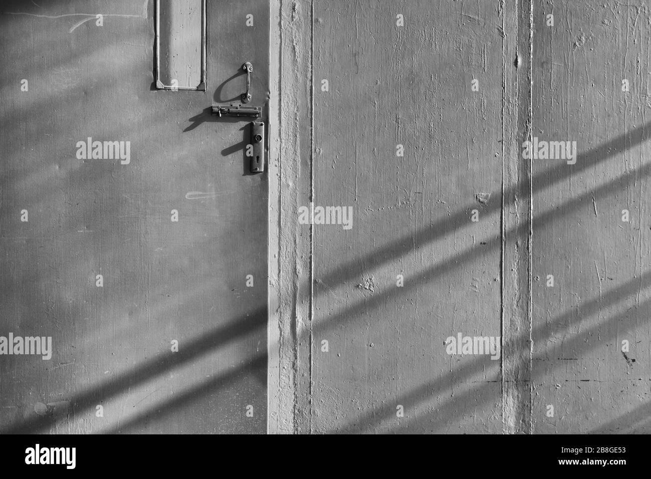 Sunlight on building Black and White Stock Photos & Images - Alamy