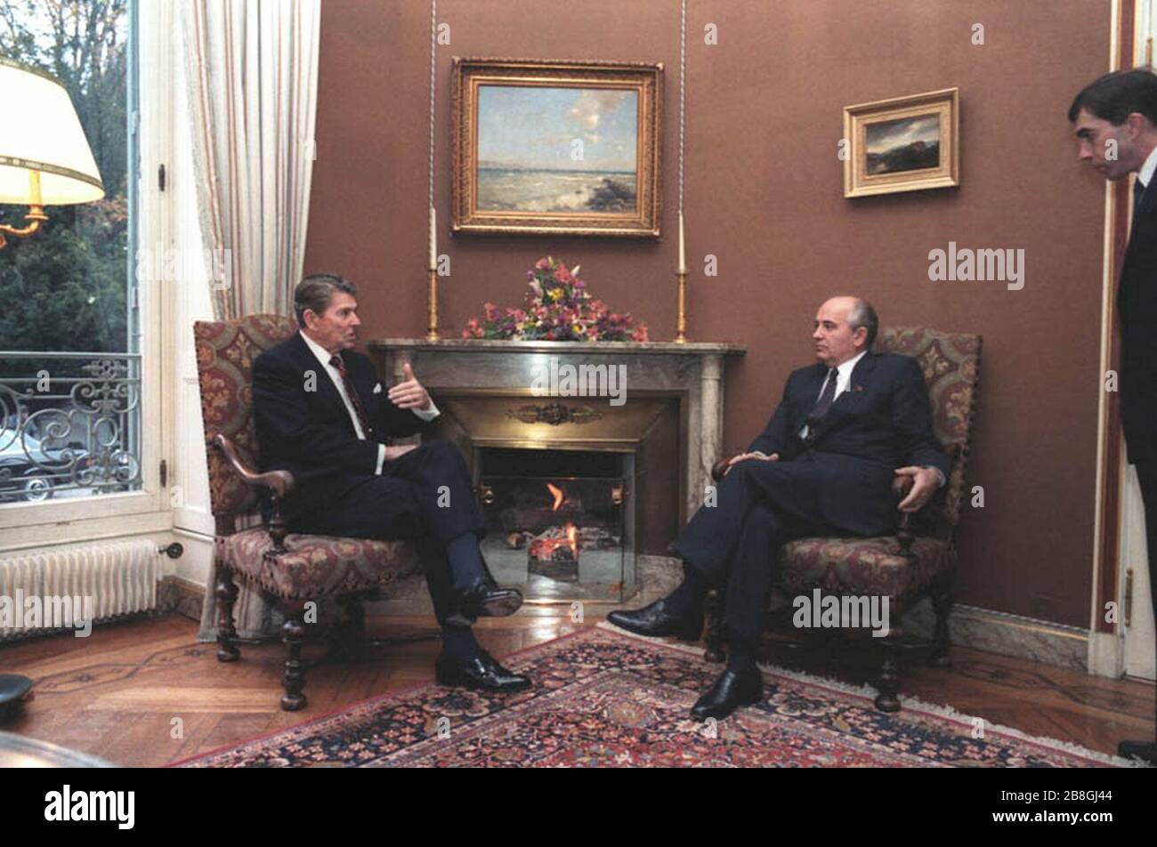 Gorbachev and Reagan 1985-4 Stock Photo - Alamy