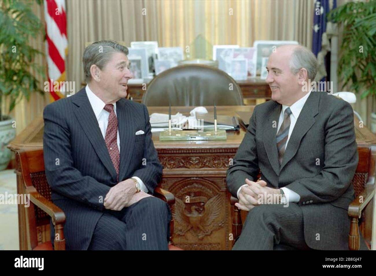 Gorbachev and Reagan 1987-9 Stock Photo - Alamy