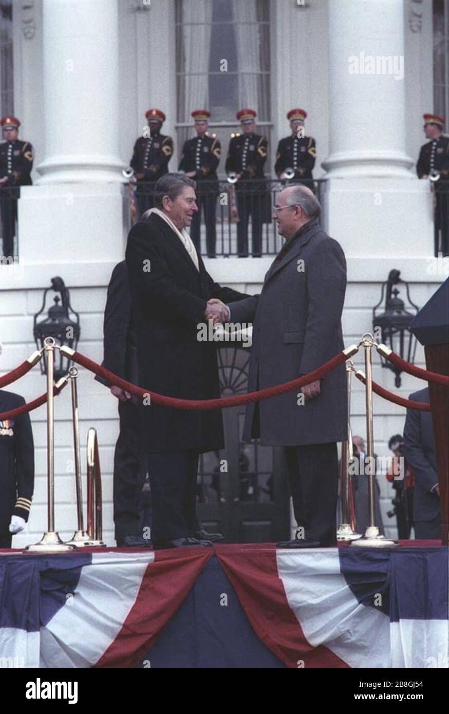 Reagan gorbachev 1987 hi-res stock photography and images - Alamy