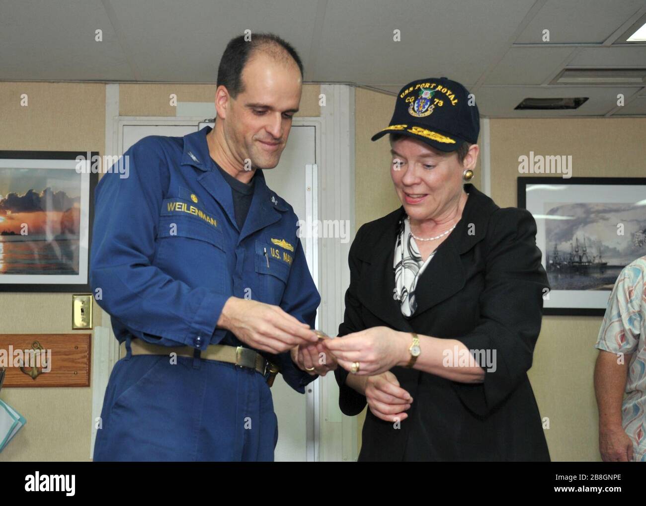 Uss port royal hi-res stock photography and images - Alamy