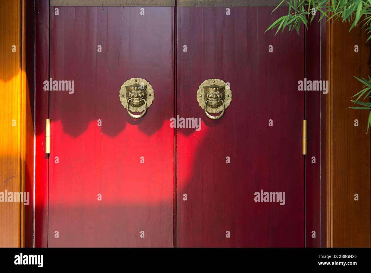 Chinese ancient door, Beijing China Stock Photo - Alamy