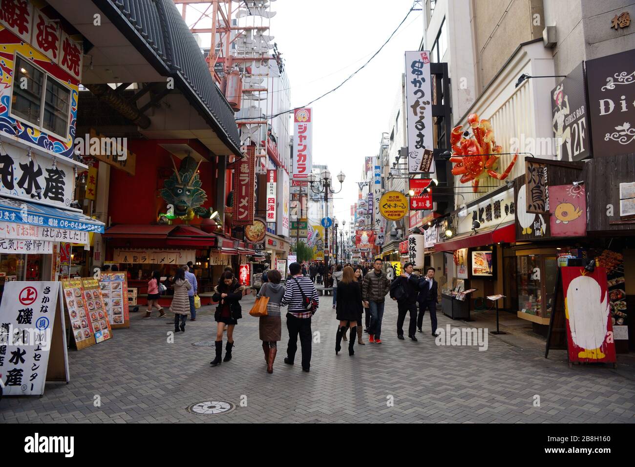 Crab billboard osaka hi-res stock photography and images - Alamy