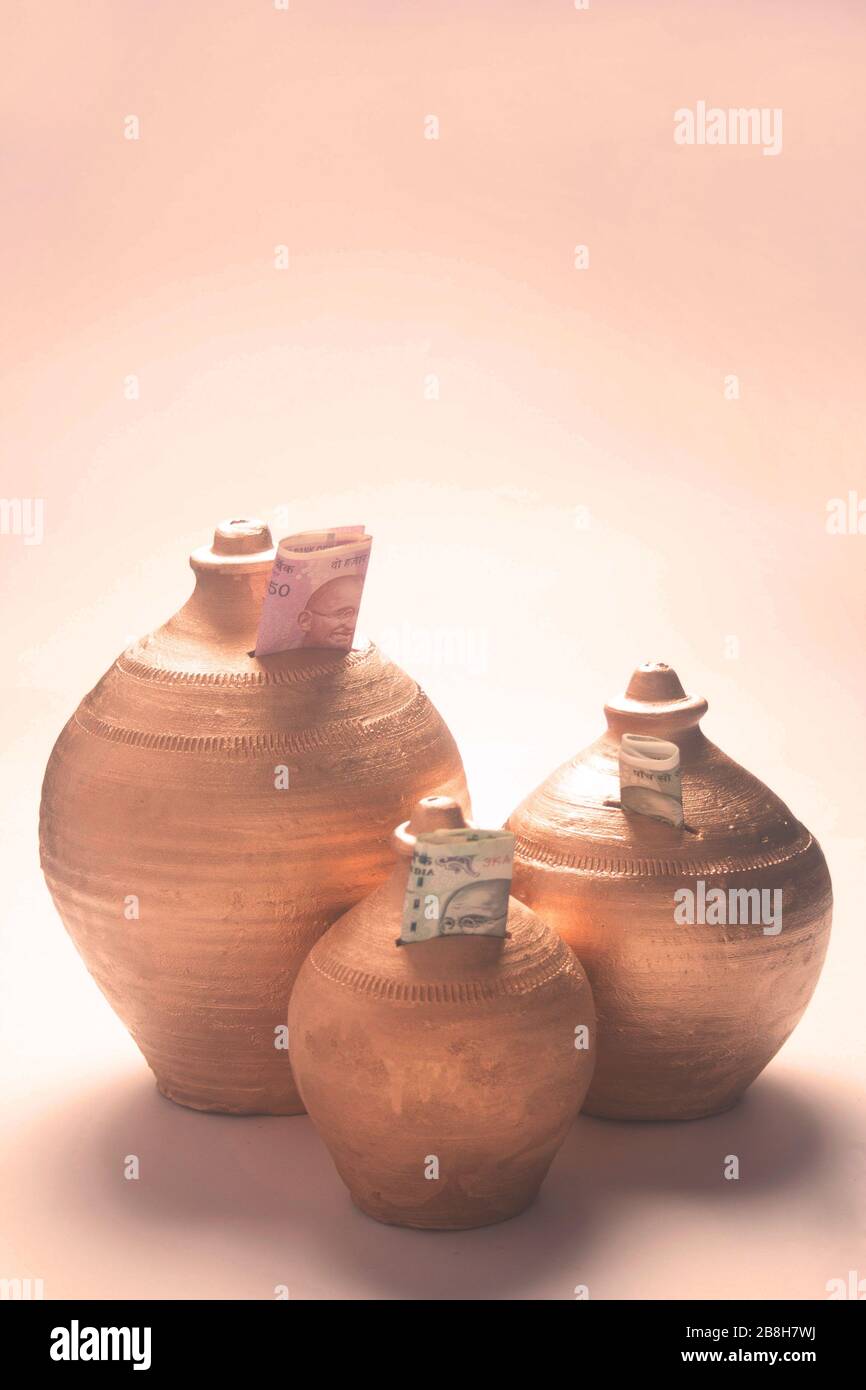 Gullak hi-res stock photography and images - Alamy