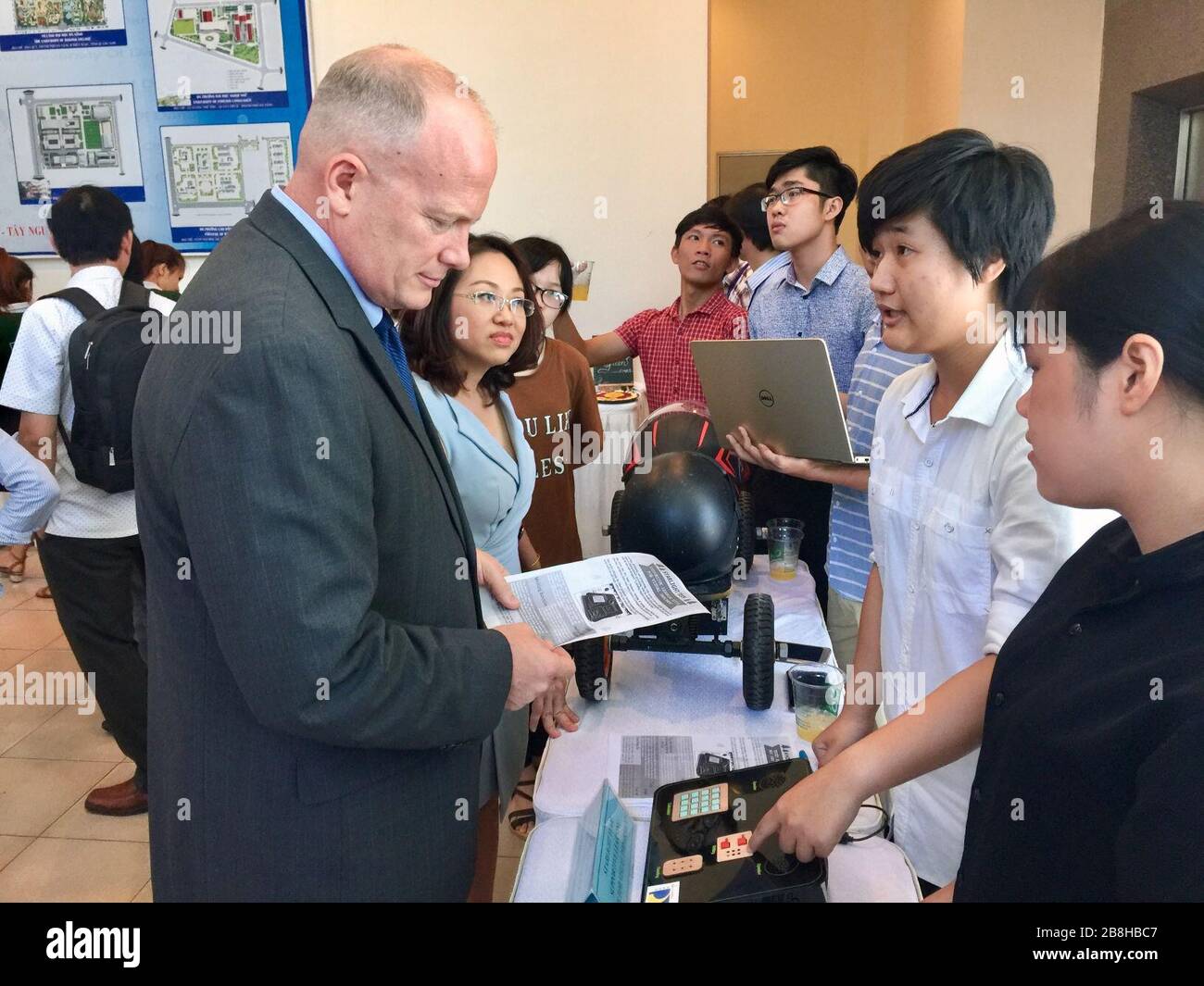 Maker innovation space hi-res stock photography and images - Alamy