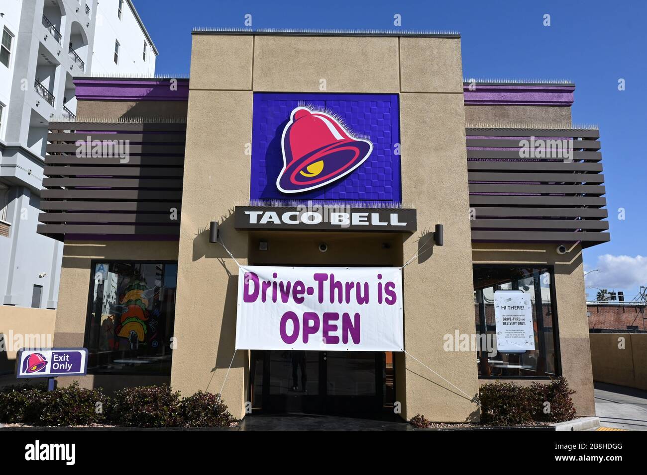 Taco bell drive thru hi-res stock photography and images - Alamy