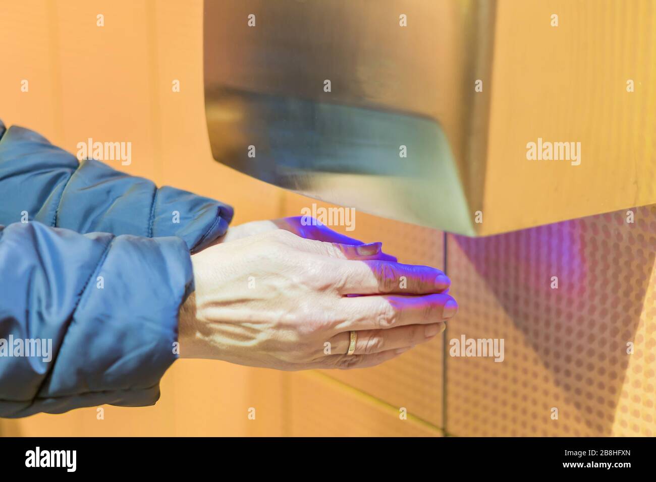 Hand Dryer Sign High Resolution Stock Photography and Images - Alamy