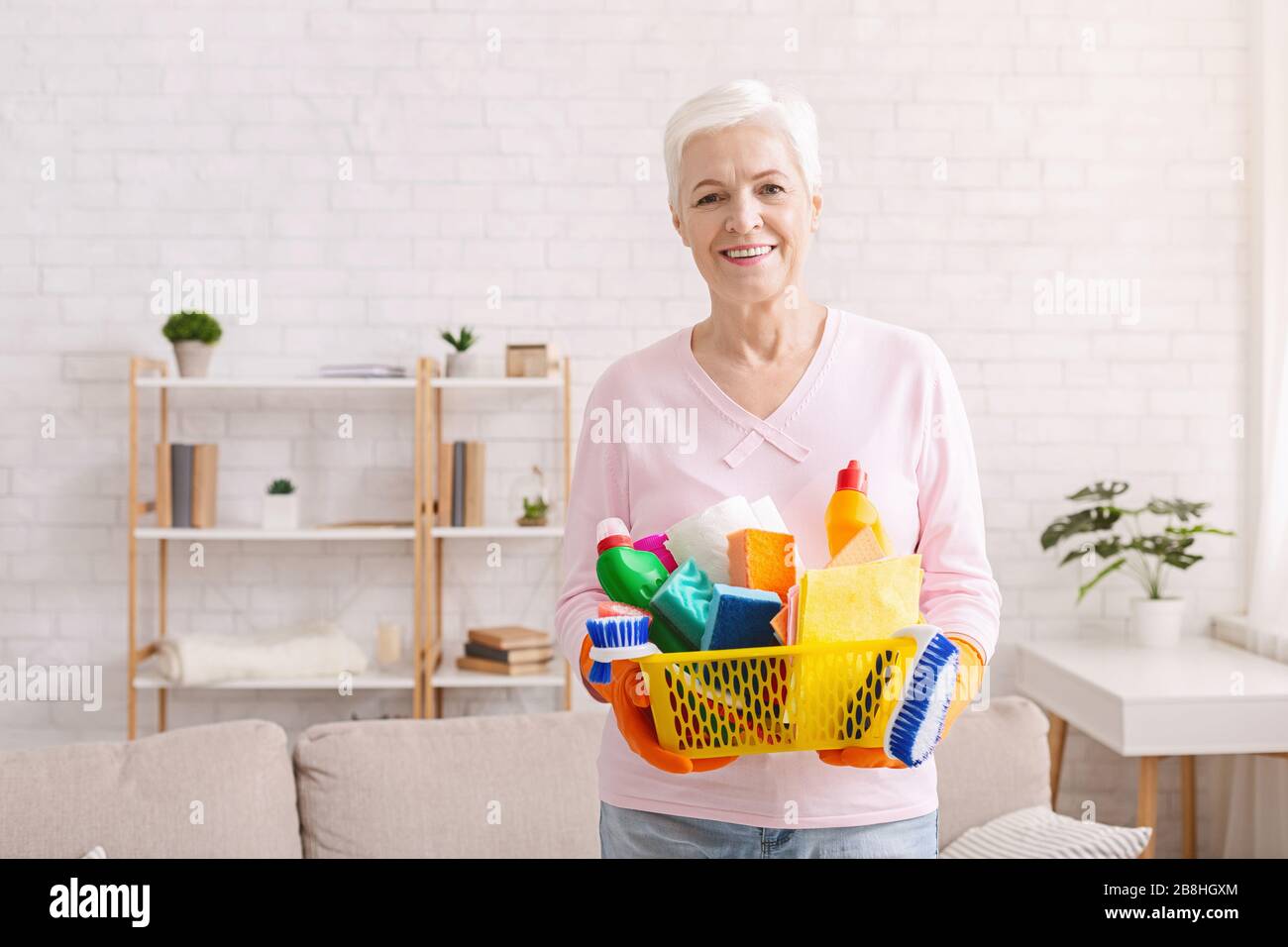 Cleaning care home elderly hi-res stock photography and images - Alamy