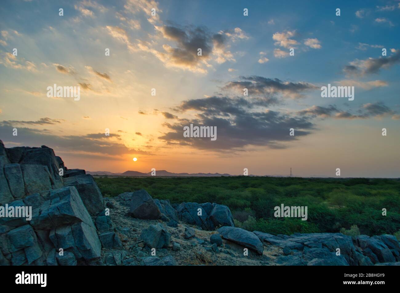 Saudi arabia desert sunset hi-res stock photography and images - Alamy