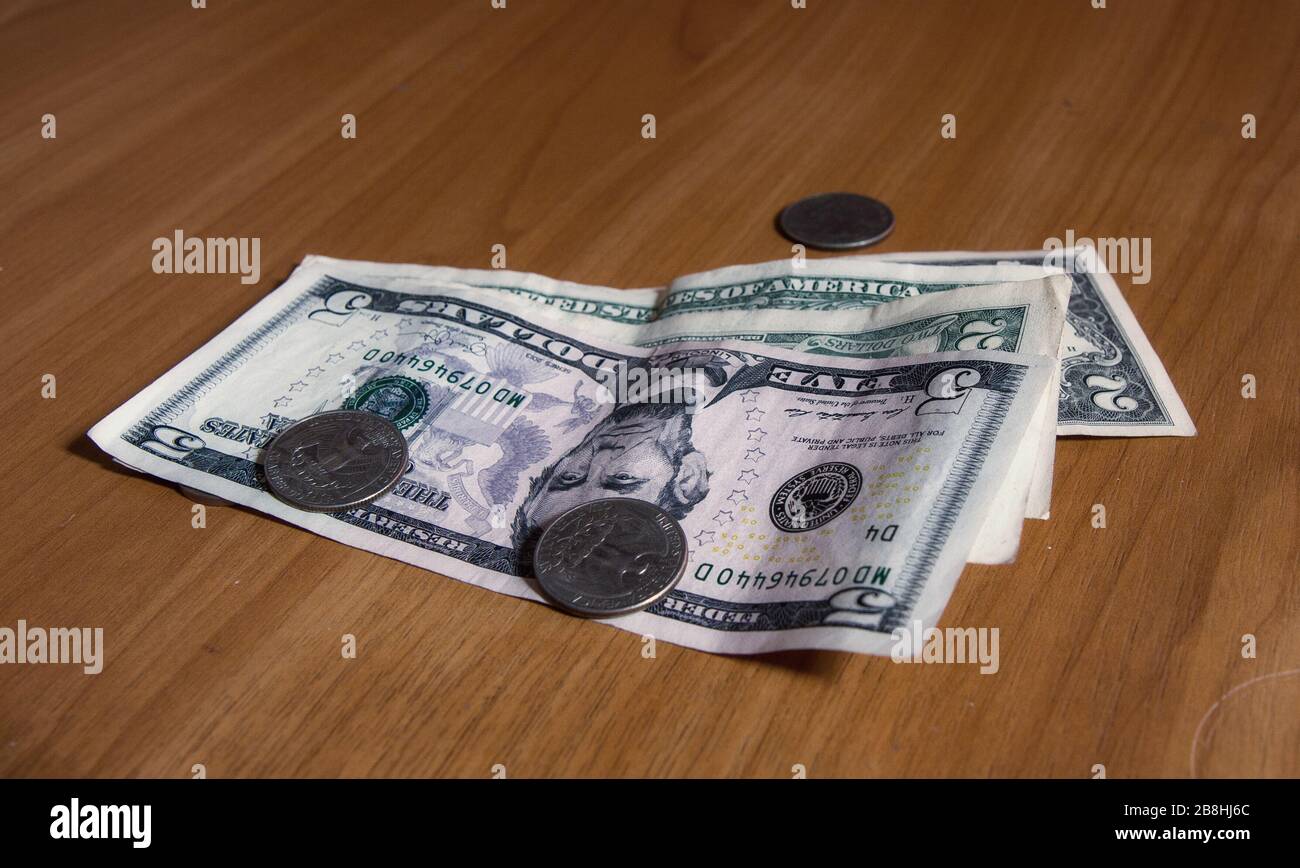 Small bills hi-res stock photography and images - Alamy