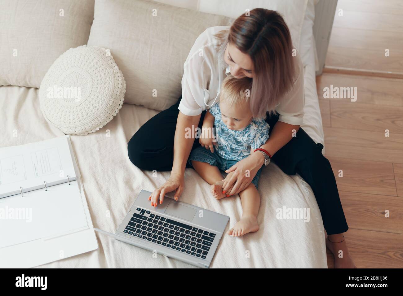 Working family hi-res stock photography and images - Alamy