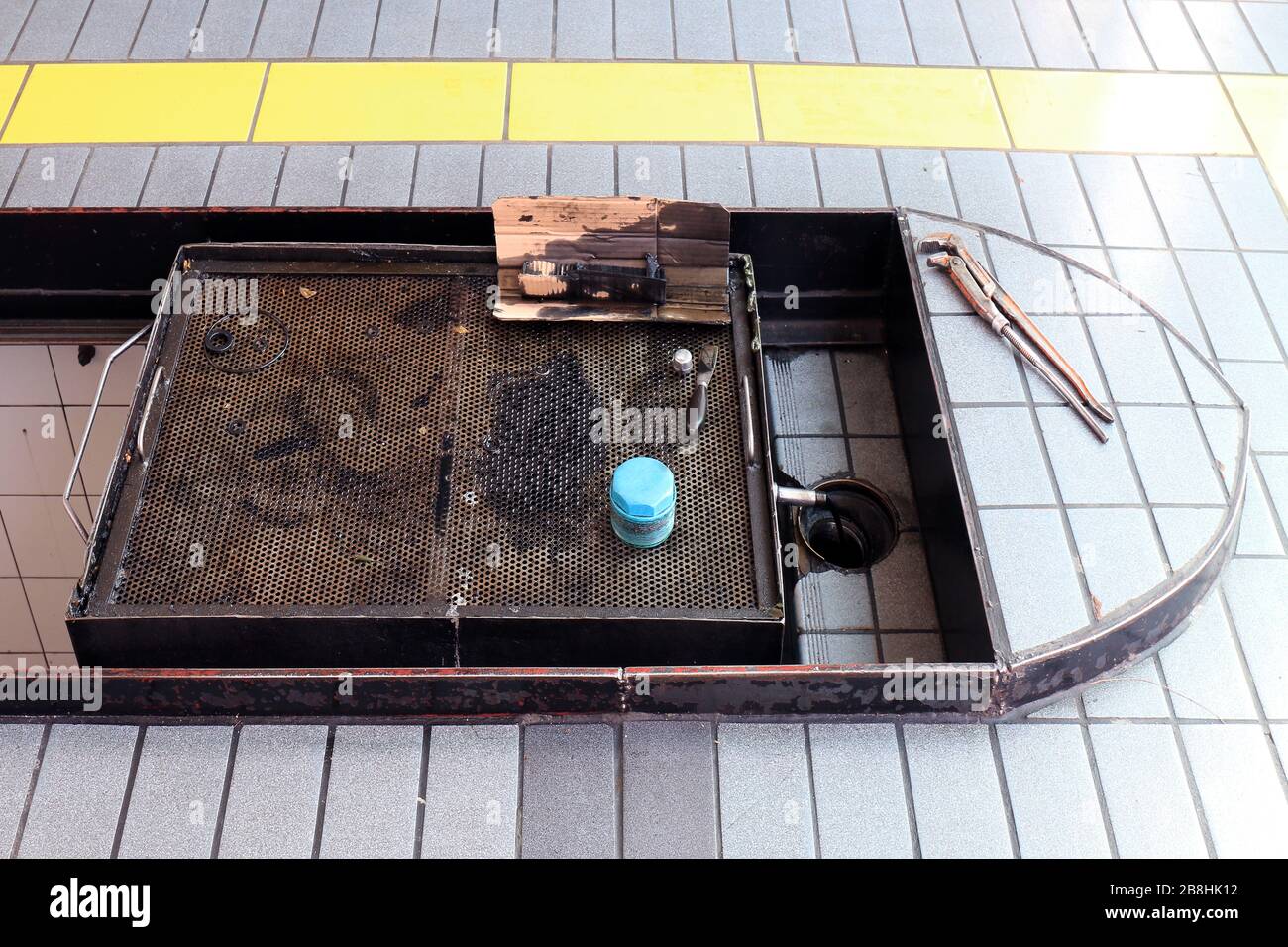 Vehicle inspection pit hi-res stock photography and images - Alamy