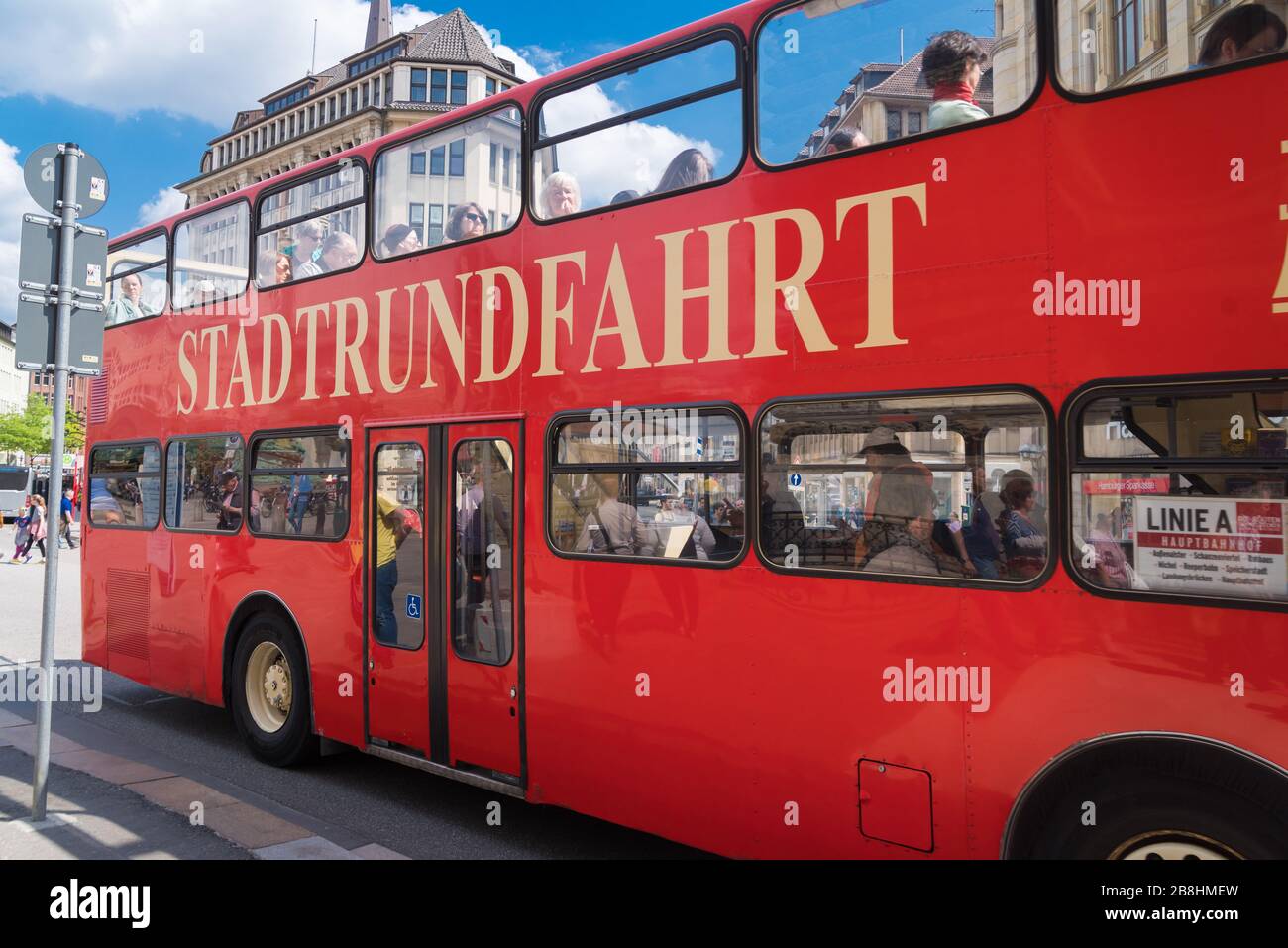 Red sightseeing bus hi-res stock photography and images - Alamy