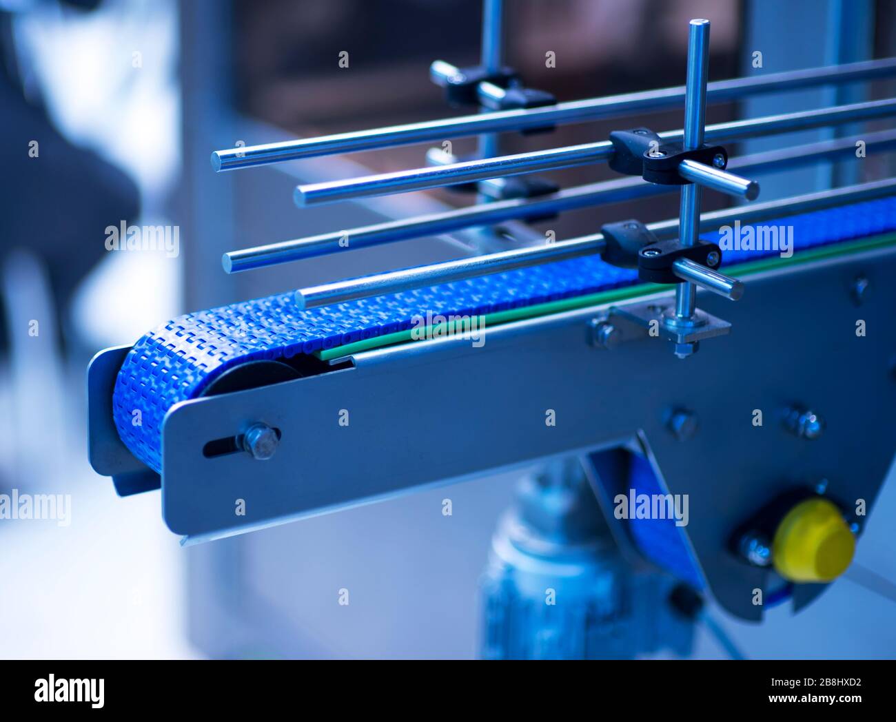 Conveyor chain hi-res stock photography and images - Alamy