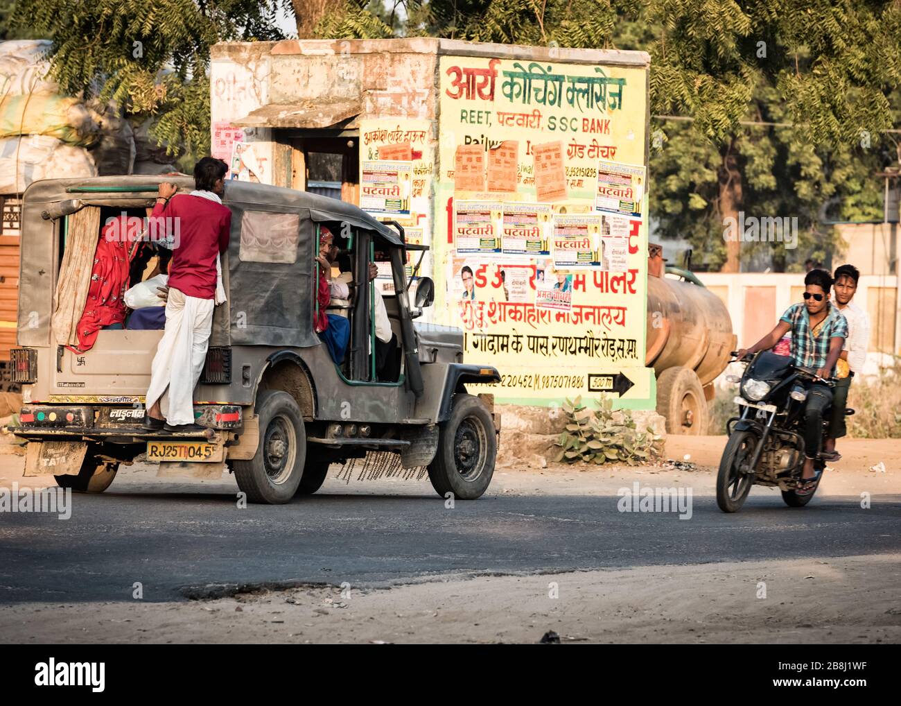 Typical Street scene and lifestyle in India Stock Photo - Alamy