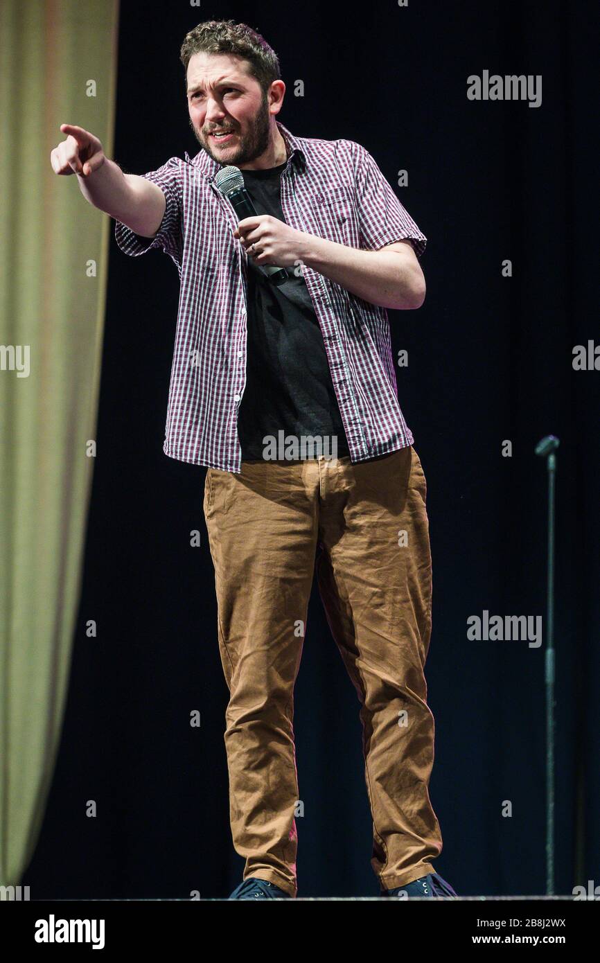 English stand up comedian hi-res stock photography and images - Alamy