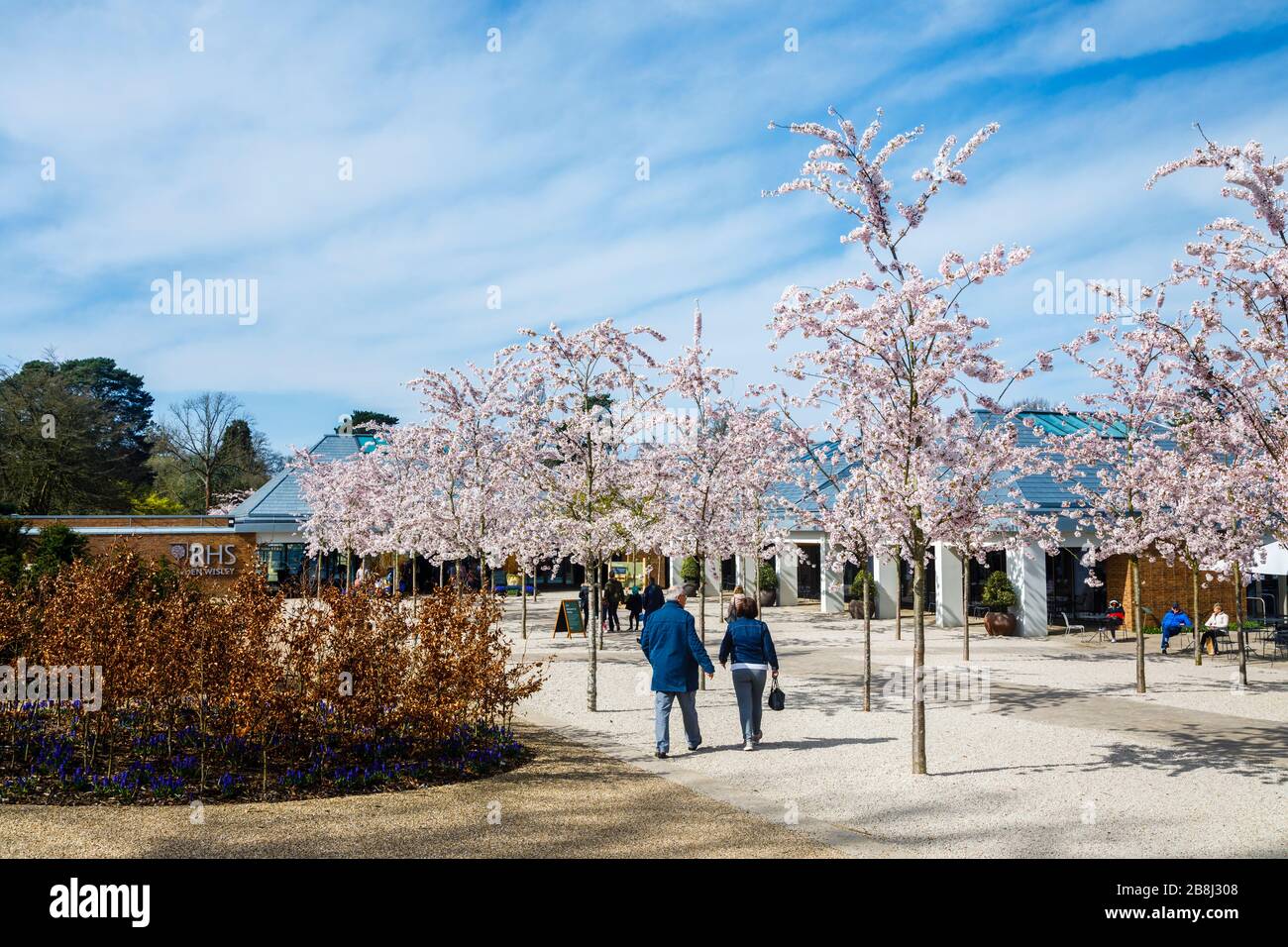 Rhs garden wisley visitor centre hi-res stock photography and images ...