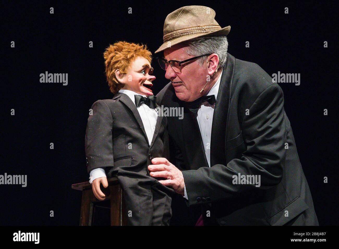 Count Arthur Strong Stand Up Comedian performing live in Bath Stock ...