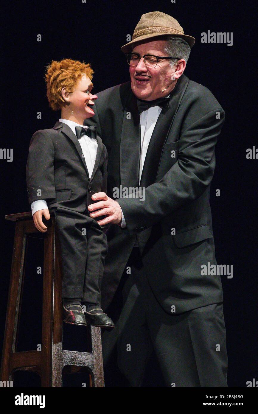 Sitcom hi-res stock photography and images - Alamy