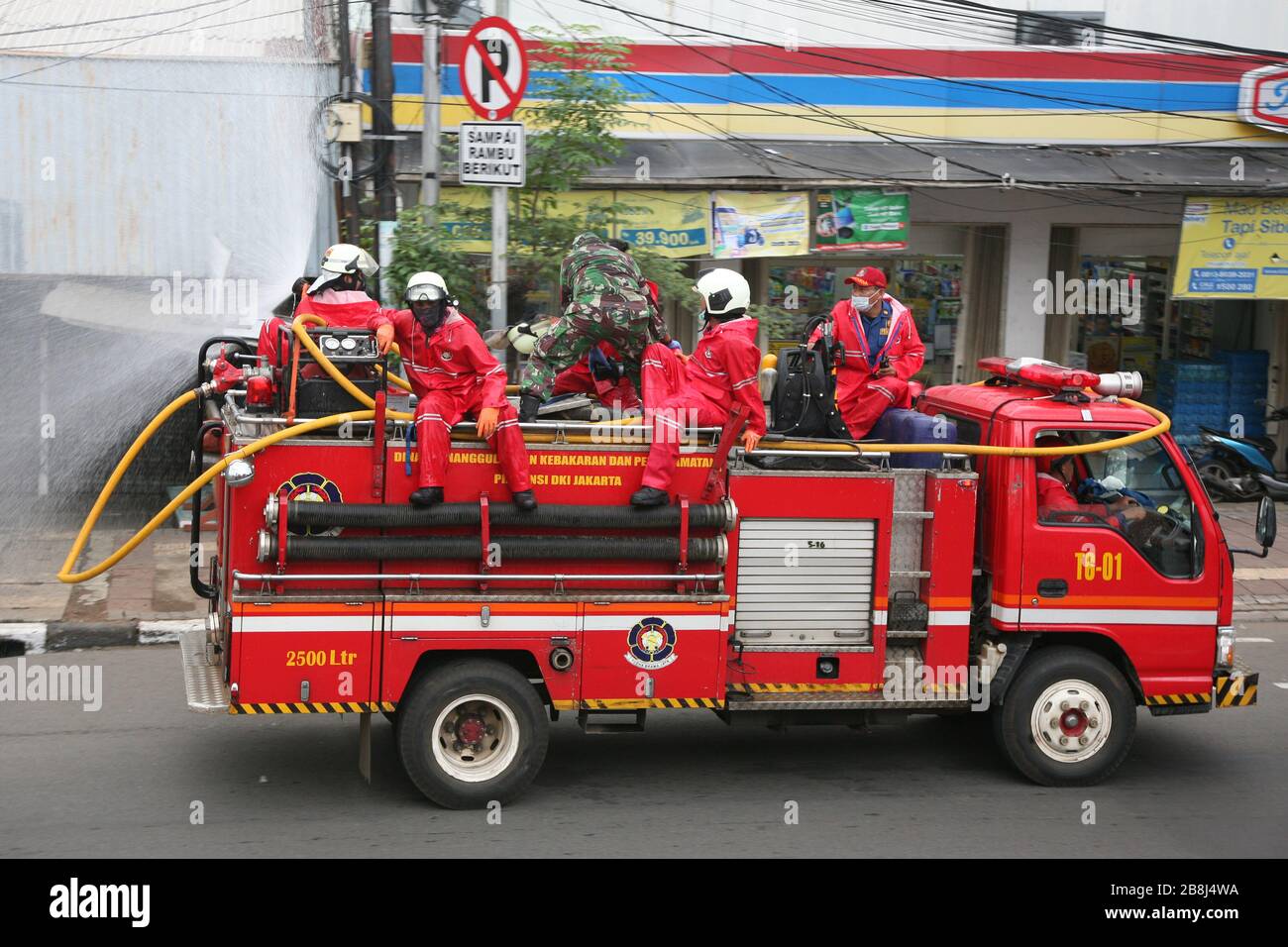 Jakarta, Indonesia. 22nd Mar, 2020. A number of protocol roads to bus ...