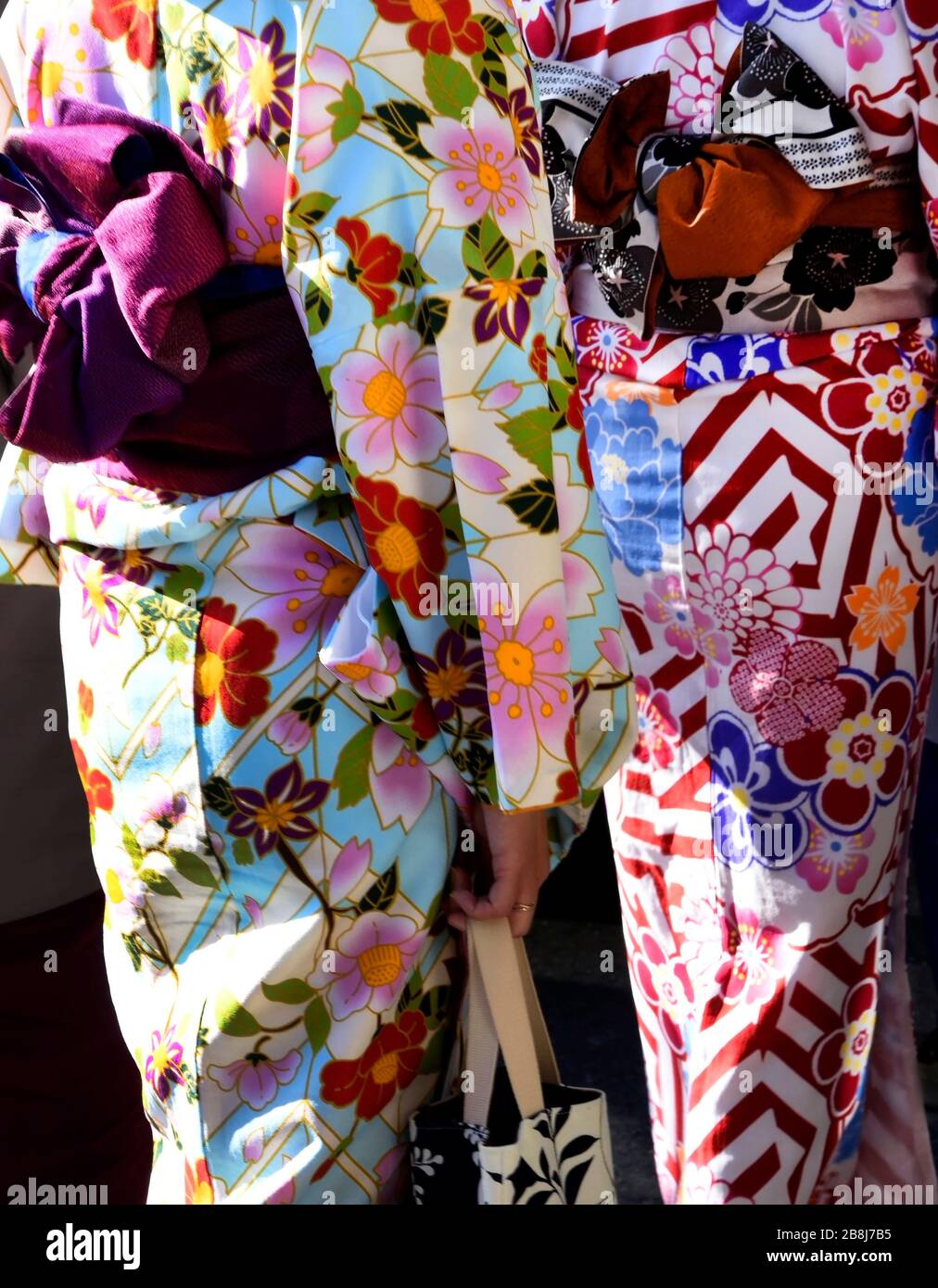 Kyoto traditional dress hi-res stock photography and images - Alamy