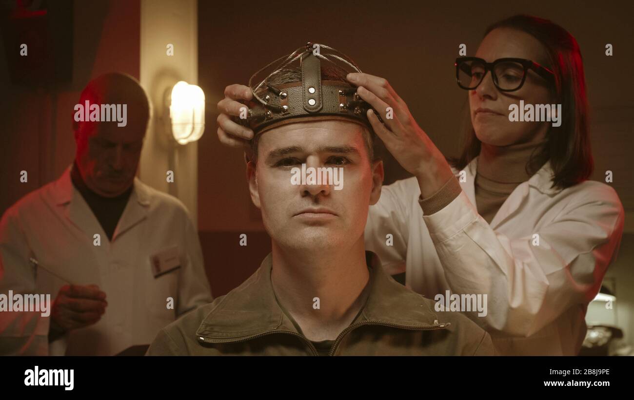 Woman scientist lab coat retro hi-res stock photography and images - Alamy