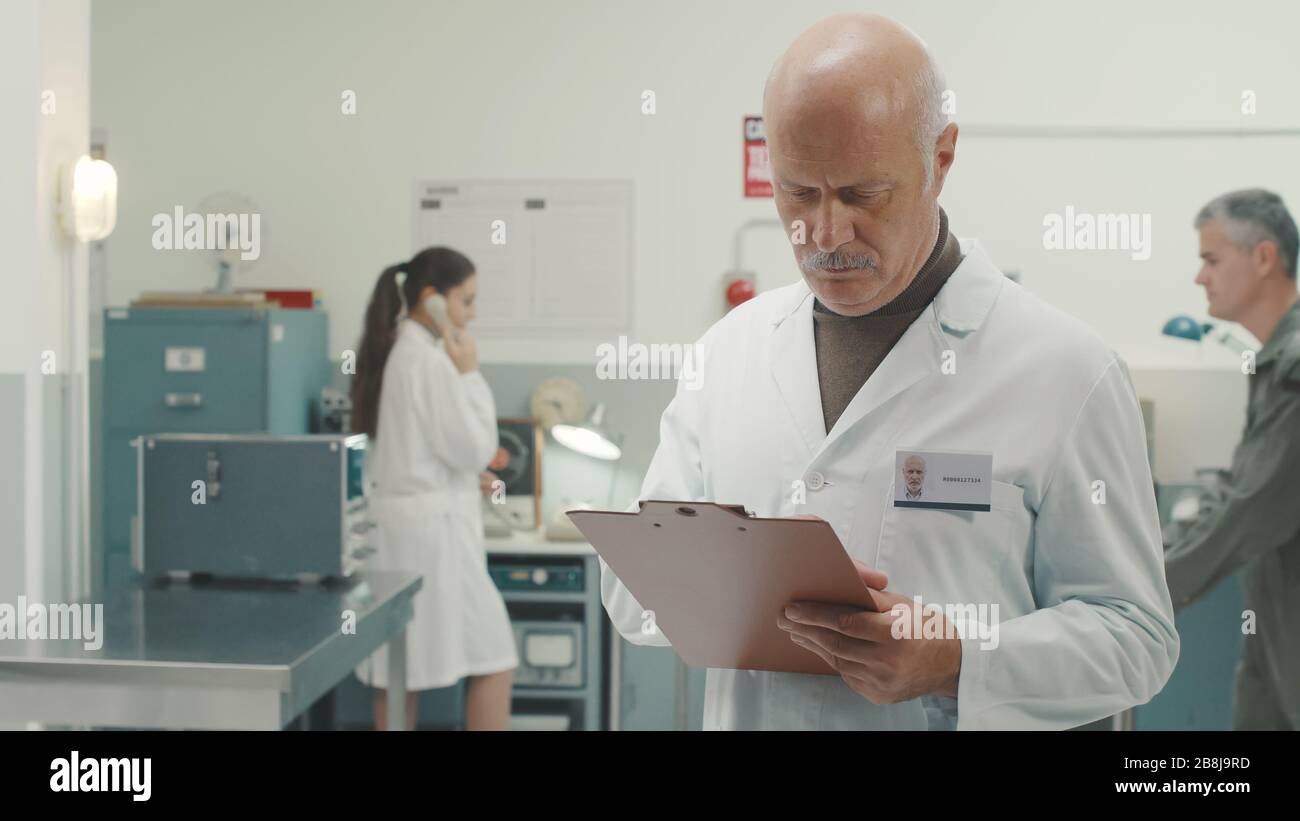 Woman scientist lab coat retro High Resolution Stock Photography and ...