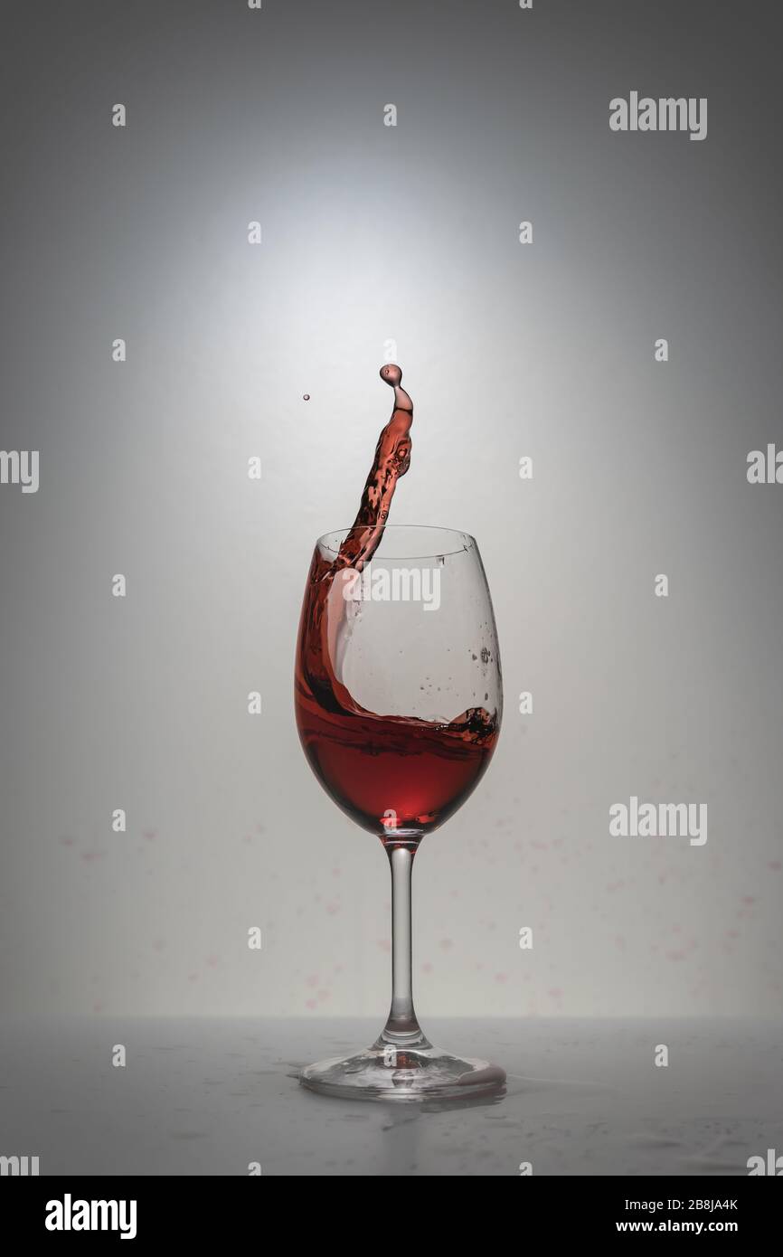 red wine splash in a red wine glass Stock Photo - Alamy