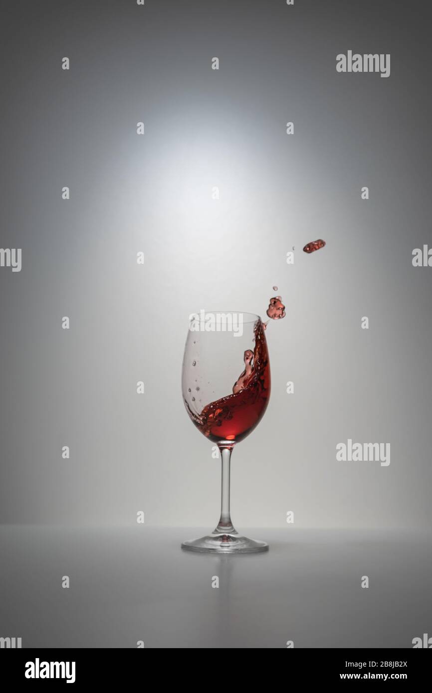 red wine splash in a red wine glass Stock Photo - Alamy