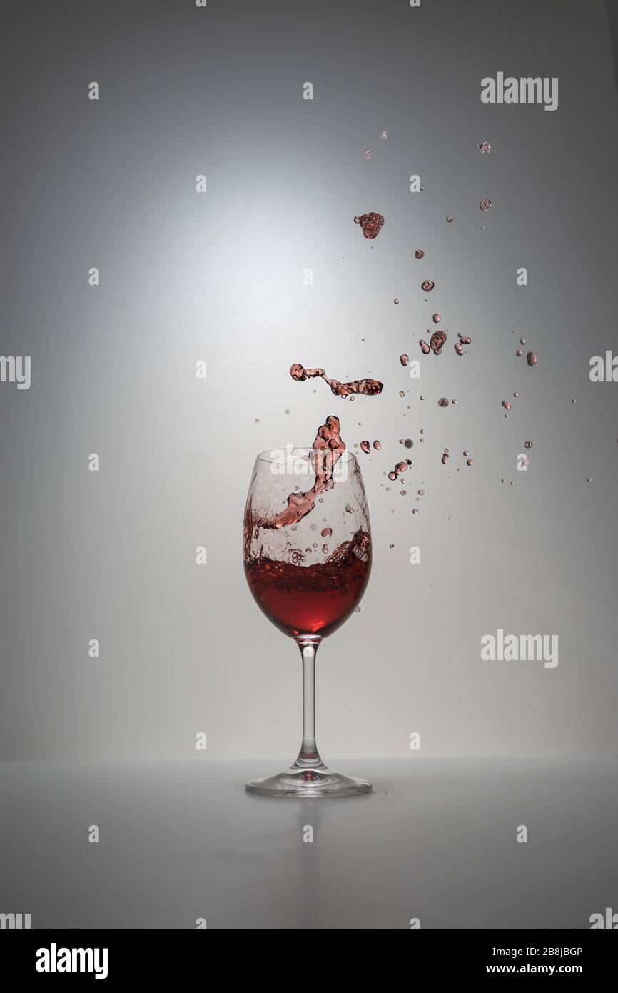 red wine splash in a red wine glass Stock Photo - Alamy