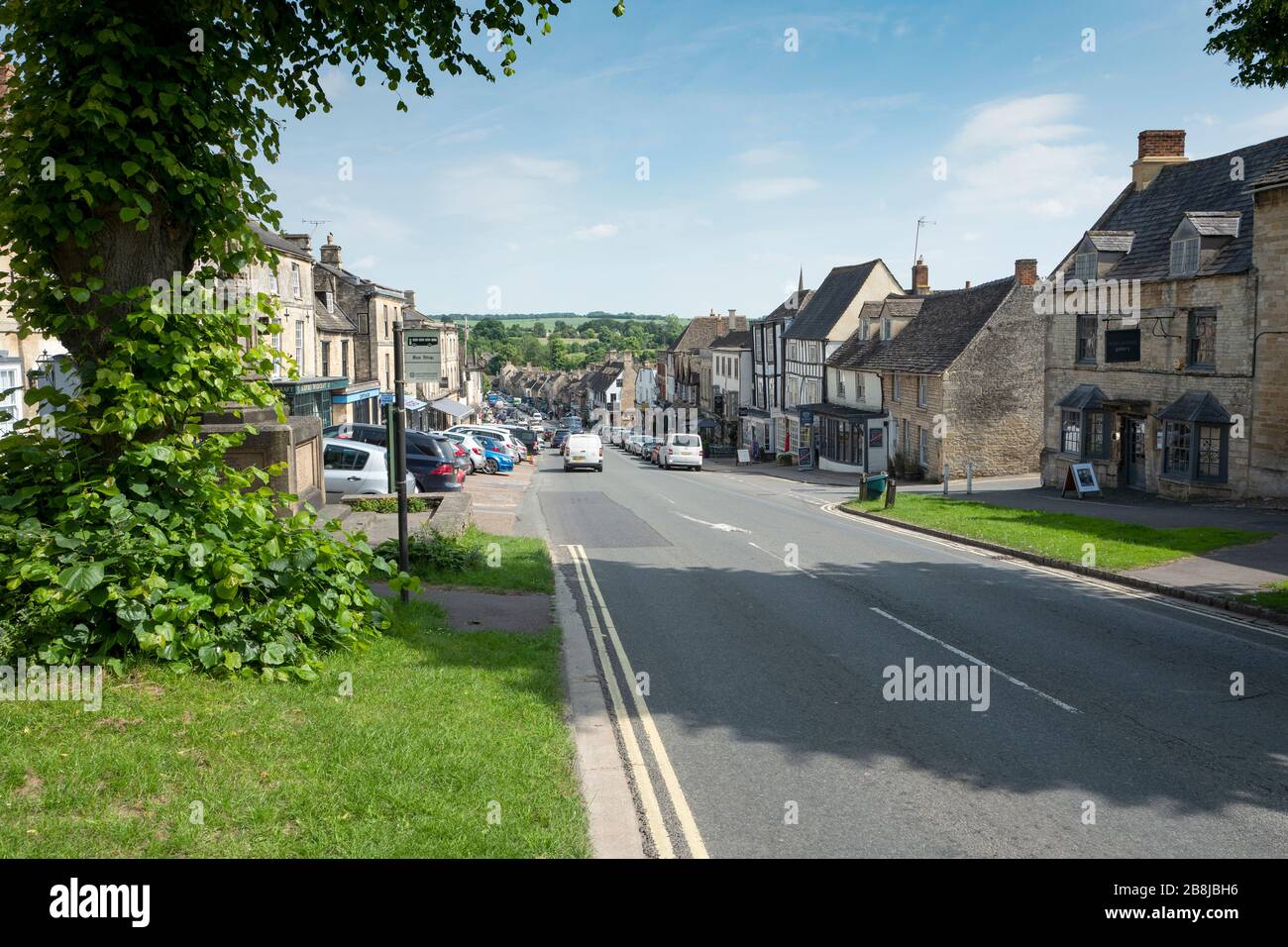 Burford village cotswolds oxfordshire hi-res stock photography and ...