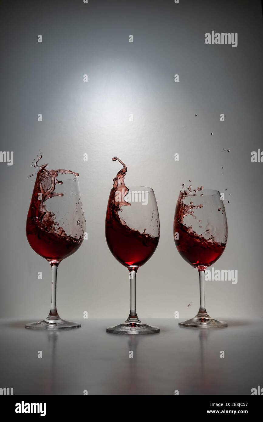 red wine splash in a red wine glass Stock Photo - Alamy