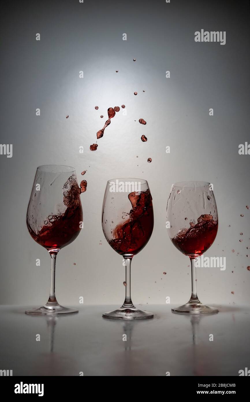red wine splash in a red wine glass Stock Photo - Alamy