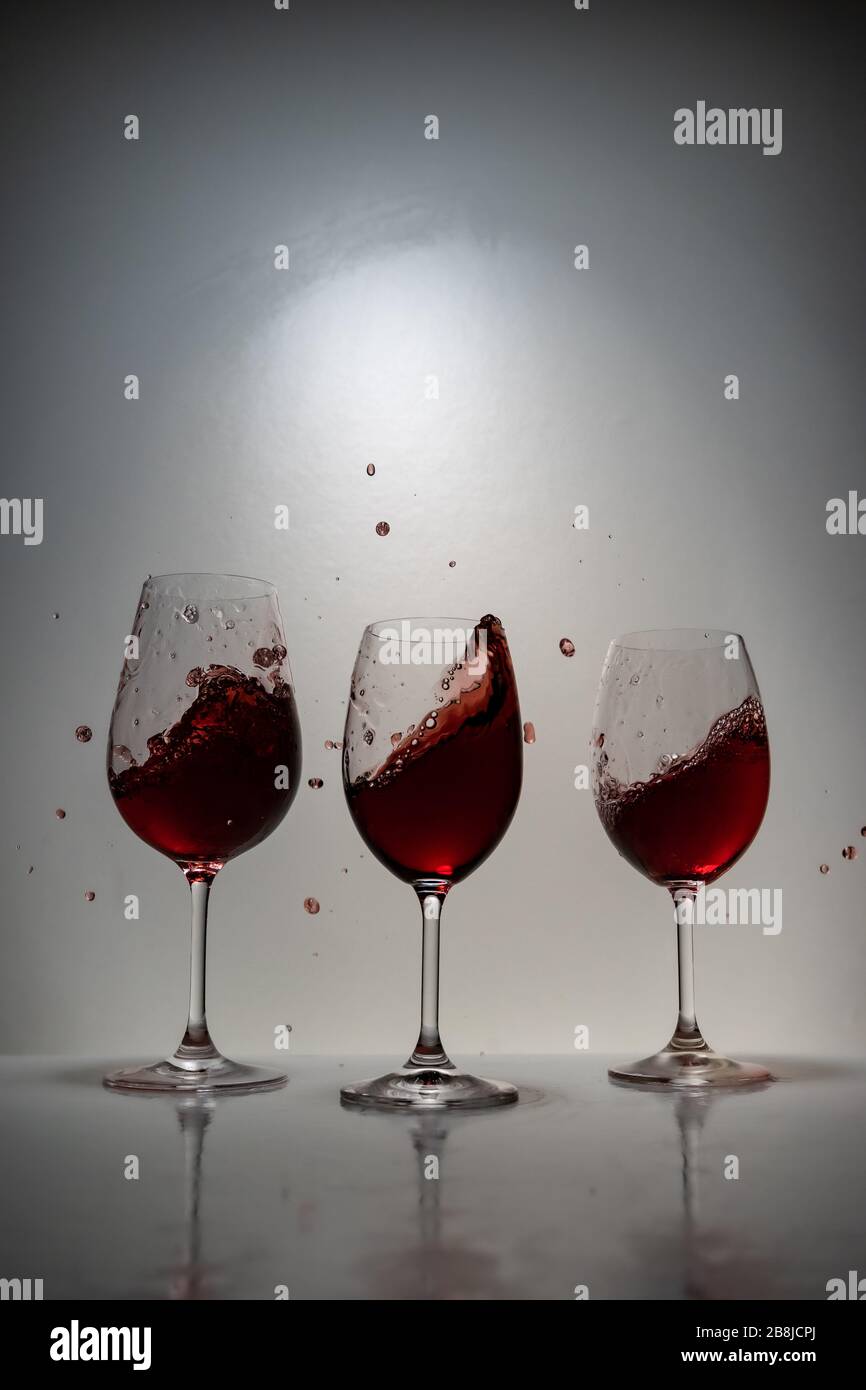 red wine splash in a red wine glass Stock Photo - Alamy
