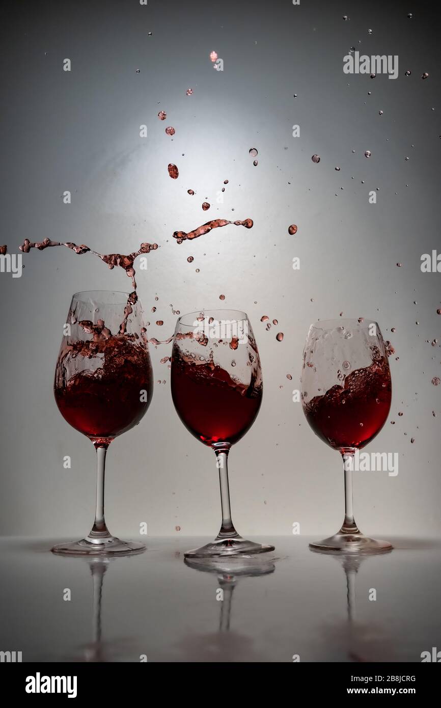 red wine splash in a red wine glass Stock Photo - Alamy