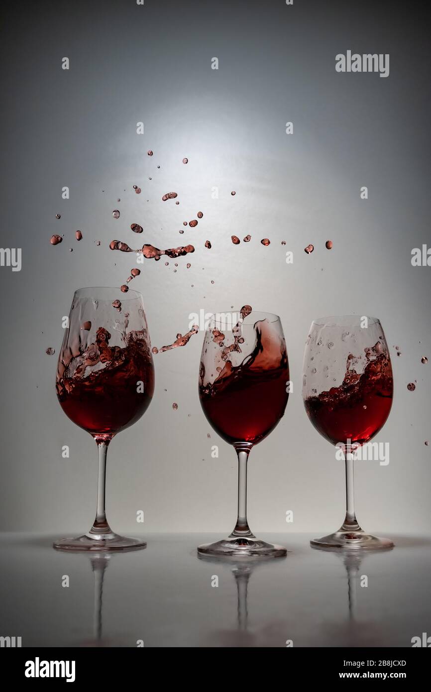 red wine splash in a red wine glass Stock Photo - Alamy