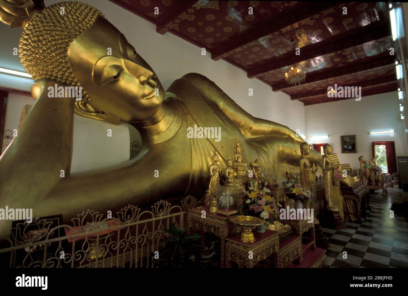 Huge reclining Buddha in Phra Pathommachedi, that is the tallest stupa ...