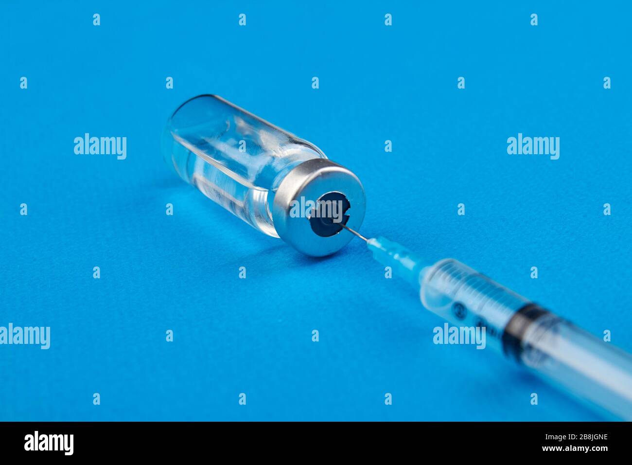 Syringe and medicine for injection Stock Photo - Alamy