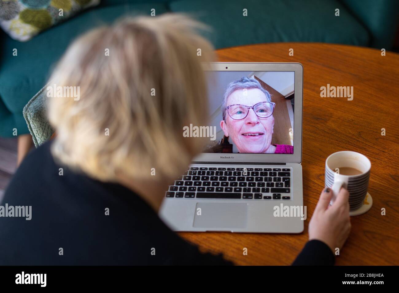 Helen walters chats hi-res stock photography and images - Alamy