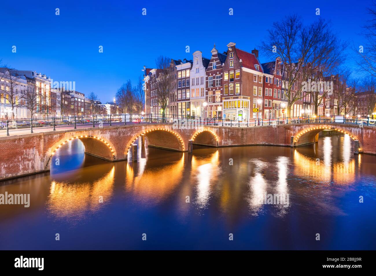 Twilight bridges hi-res stock photography and images - Alamy