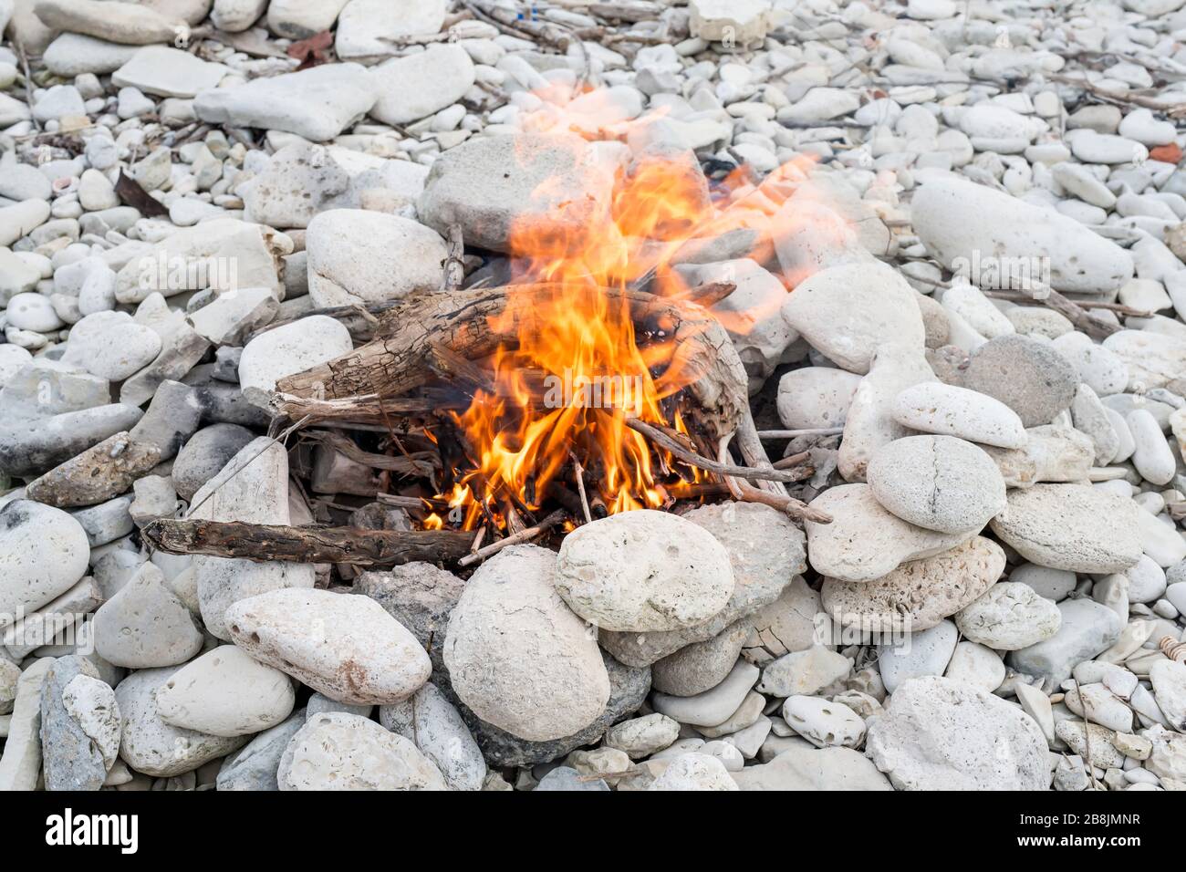 Campfire on seaside hi-res stock photography and images - Alamy