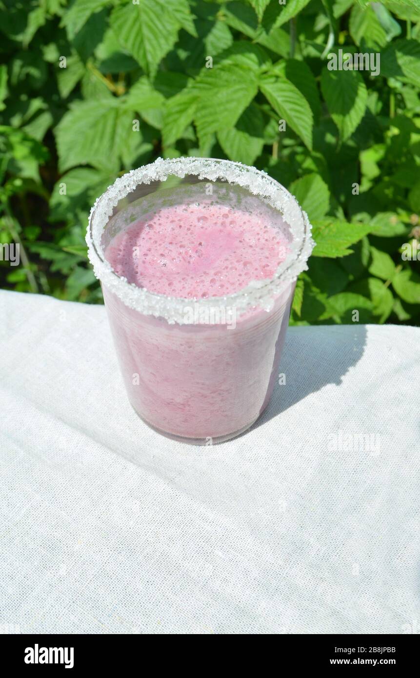 Green and red blended background hi-res stock photography and images ...